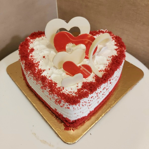Order Heart Shape Red Velvet Cake online | Get same day delivery PAN ...