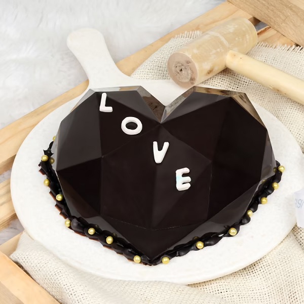 Order Love Pinata Cake online | Get same day delivery PAN India in 3 hours