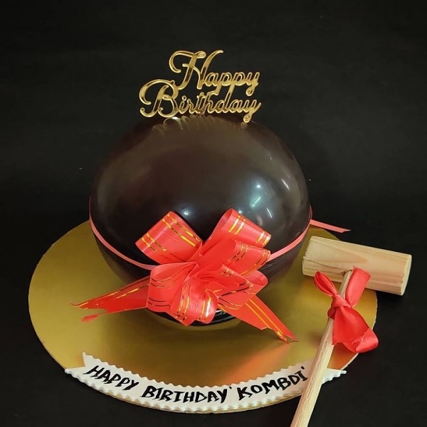 Order Classic Pinata Cake online | Get same day delivery PAN India in 3 ...