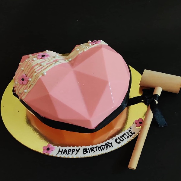Order Trending Pinata Cake online | Get same day delivery PAN India in ...