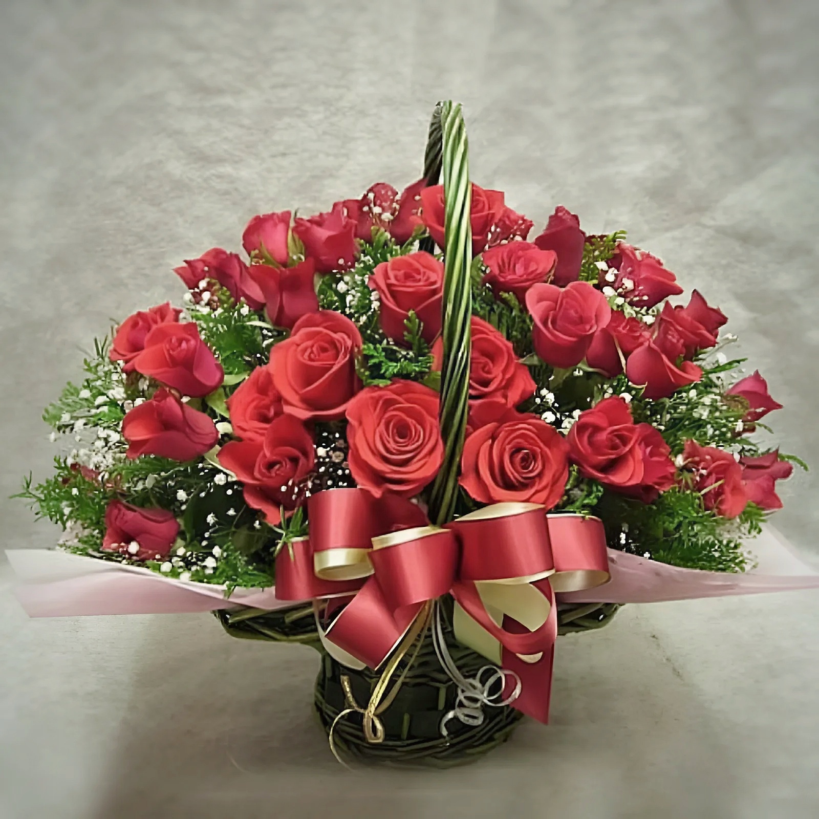 Order Red Roses Basket Arrangment online | Get same day delivery PAN ...
